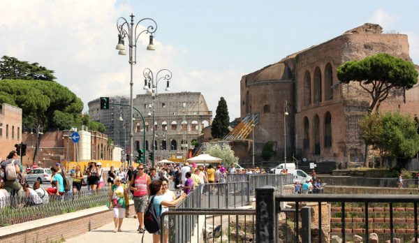 10 REASONS TO LOVE AND HATE ROME - Travel Monkey