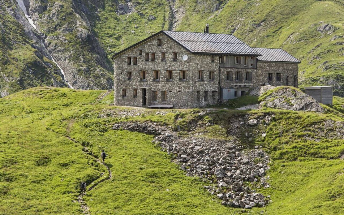 10 Mountain Huts Hikes in Swiss Alps - Travel Monkey